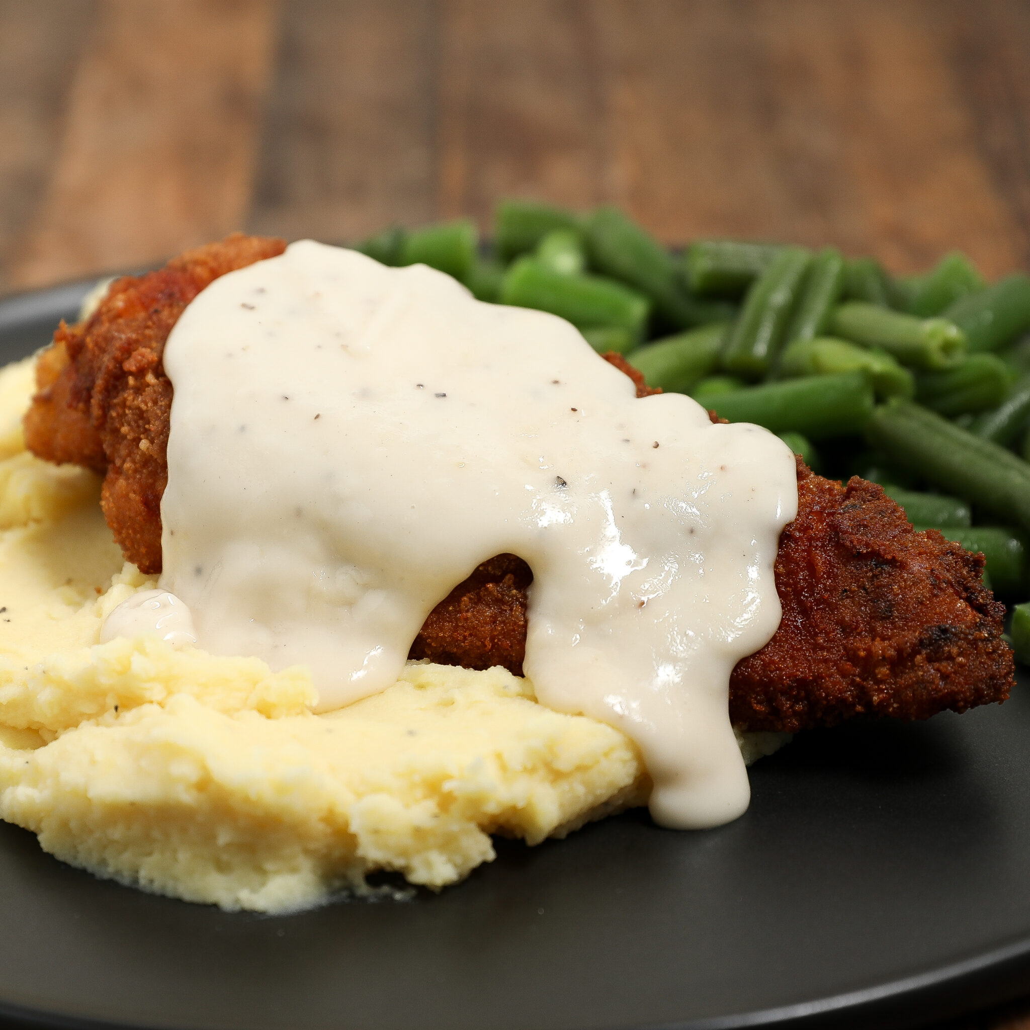 Easy Country Fried Chicken with White Gravy (Crispy & Foolproof) - The ...