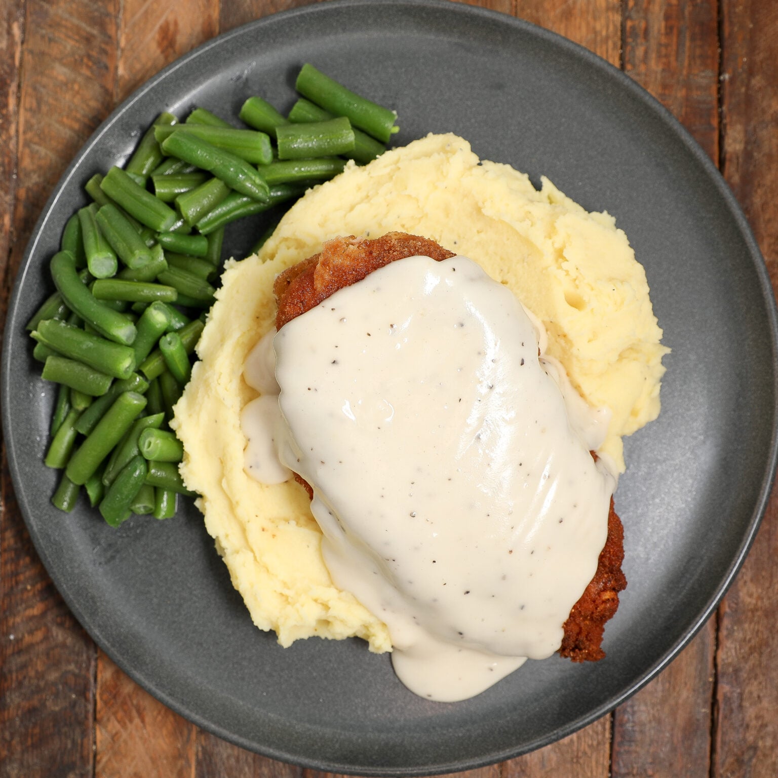 Easy Country Fried Chicken with White Gravy (Crispy & Foolproof) - The ...