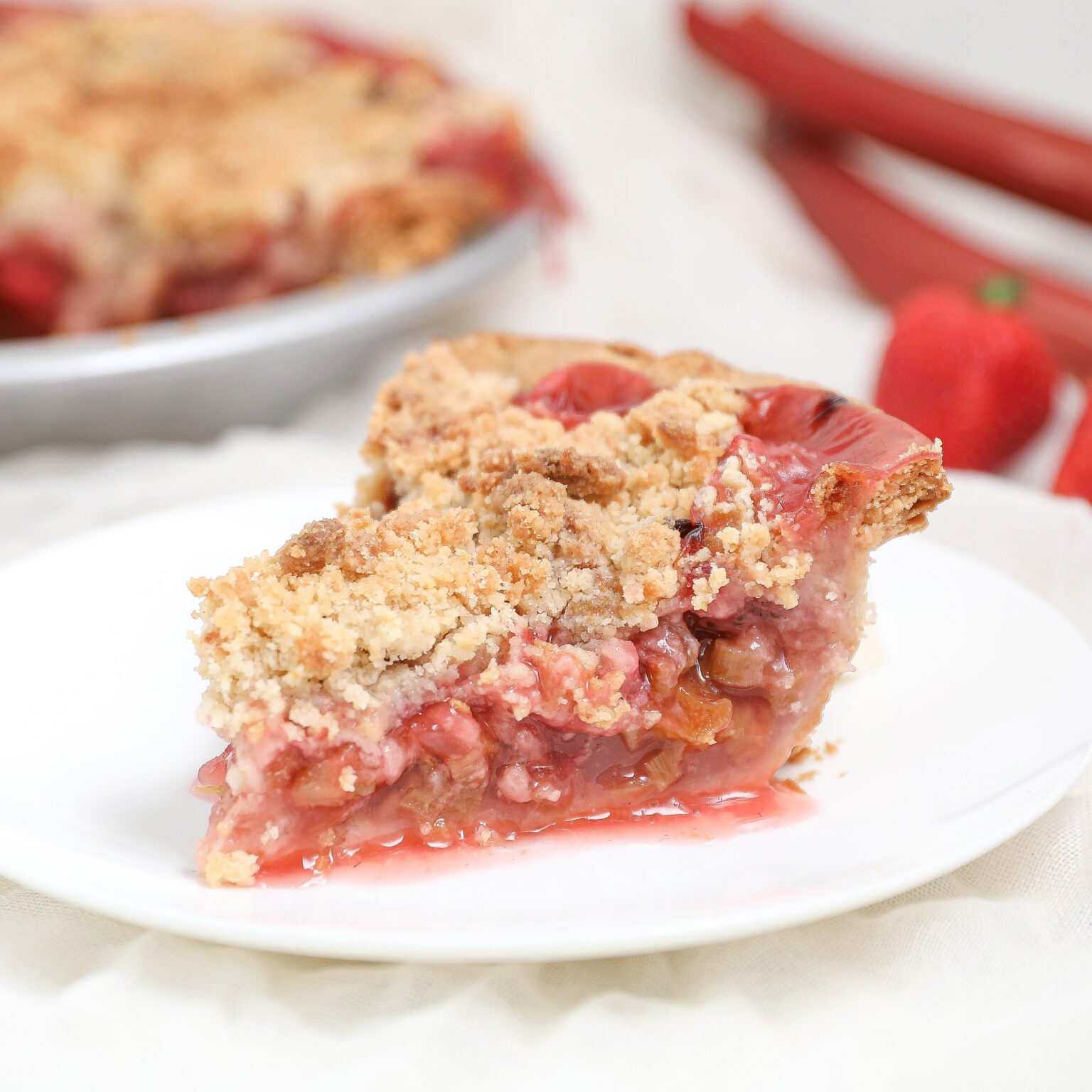 Strawberry Rhubarb Pie with Crumb Top - The Salty Cooker – Flavorful ...