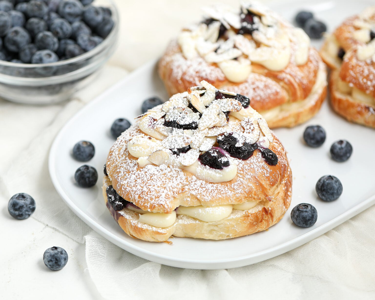 Blueberry Cheesecake Croissants With Creamy Filling - The Salty Cooker ...
